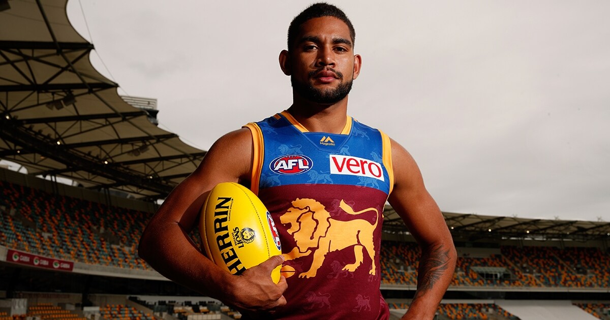 Hodge a late out for today's match