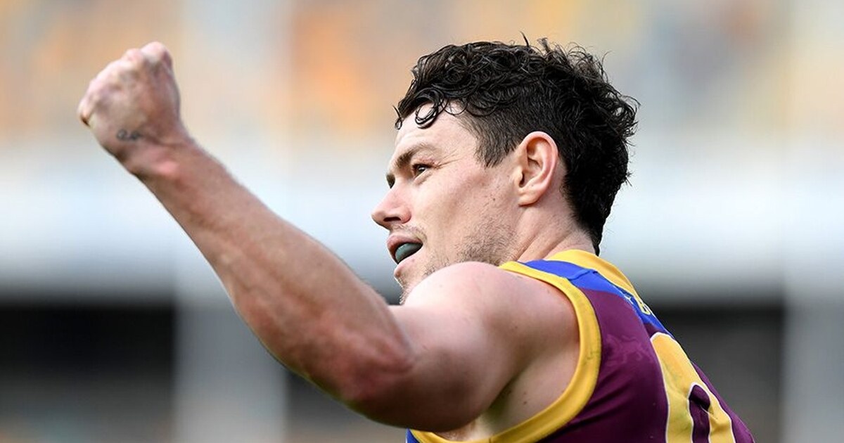 Neale flies to Sydney with team